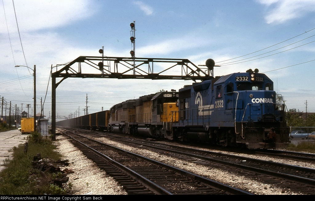 CR 2332, CNW 6849, and UP 3422 on the Harbor